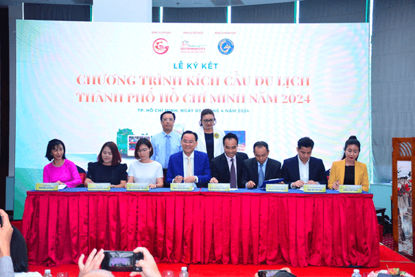 Buổi ký kết của Vietnam Travel Group trong chương trình kích cầu du ...